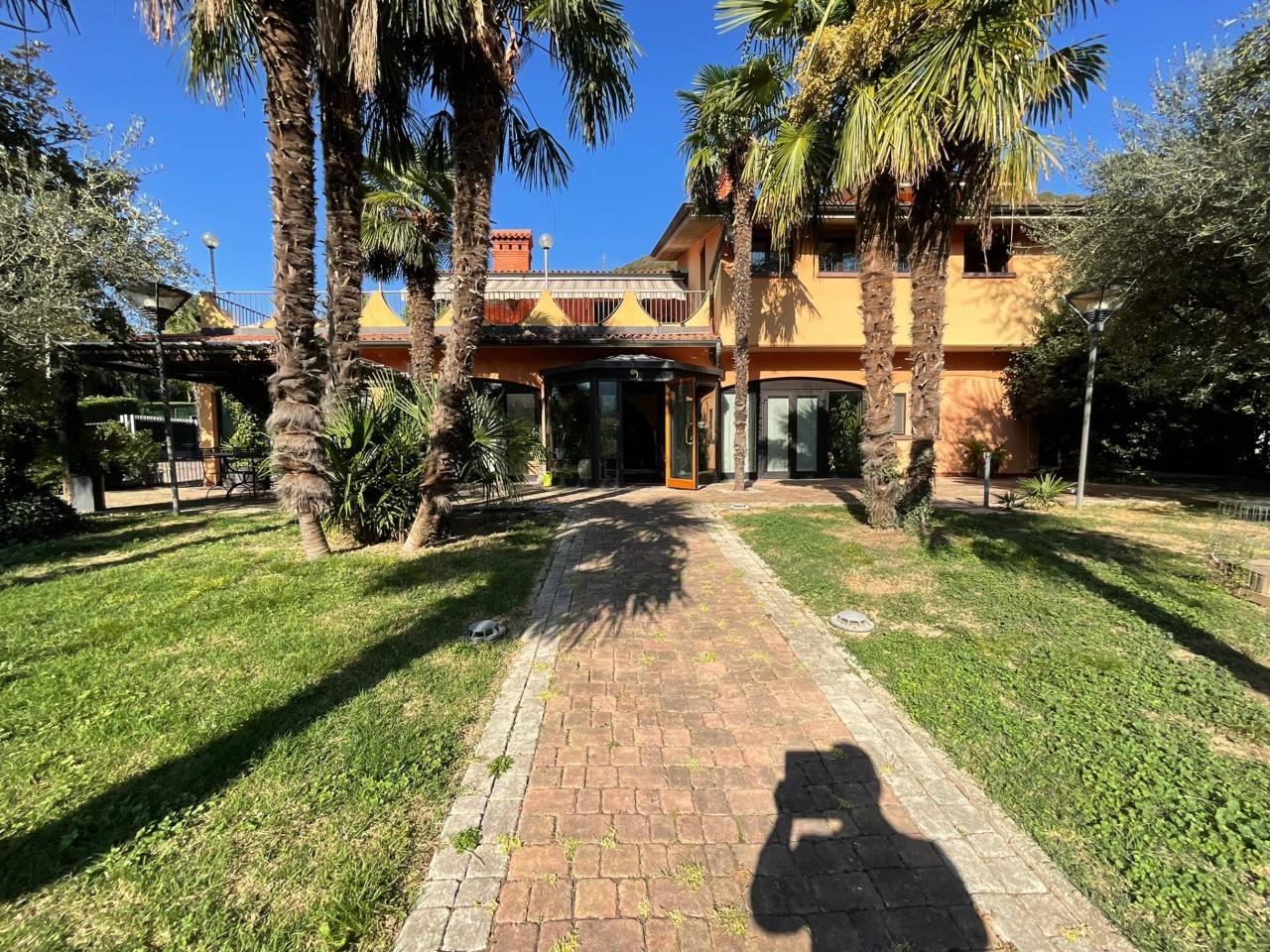 Locale commerciale in vendita a Luzzana