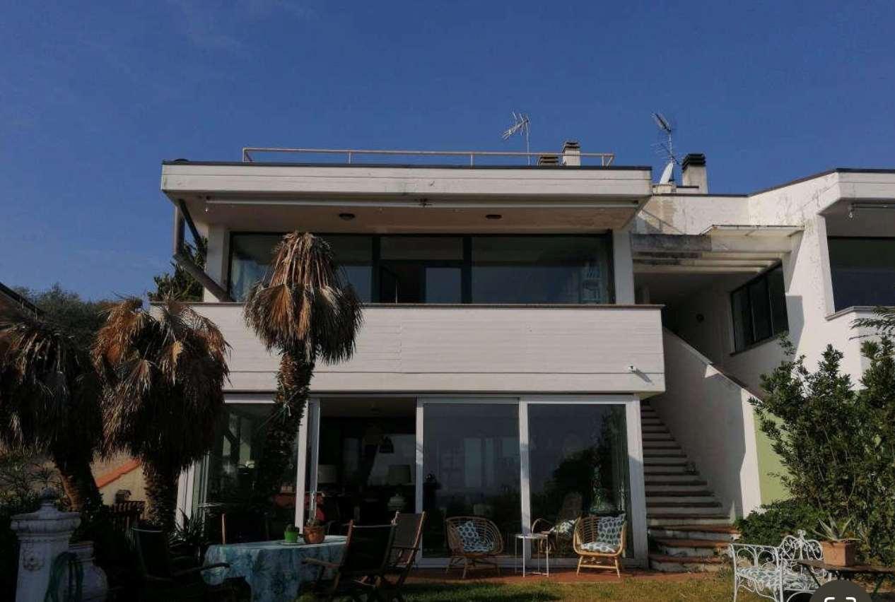Villa bifamiliare in vendita a Pesaro