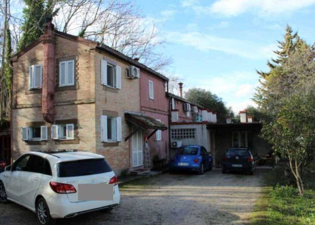 Rustico in vendita a Montelupone