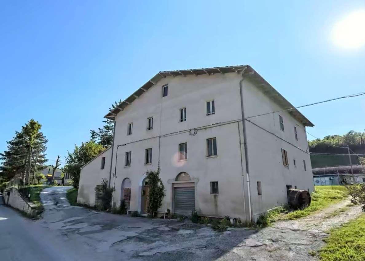 Villa bifamiliare in vendita a Fabriano