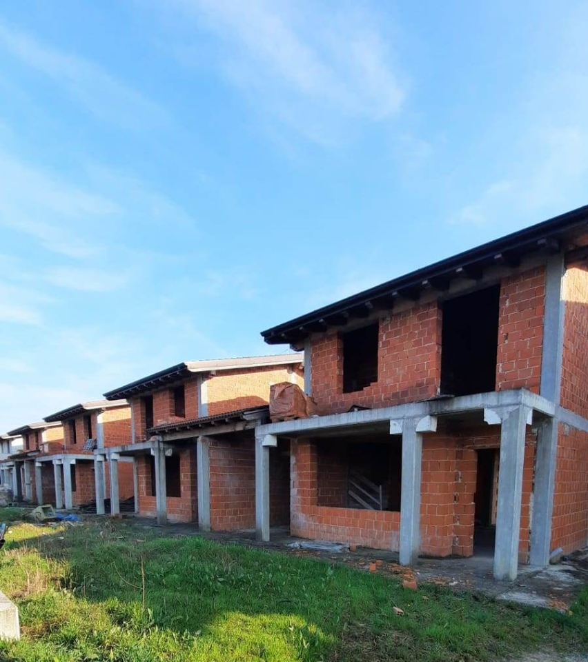 Villetta in vendita a Inverno E Monteleone