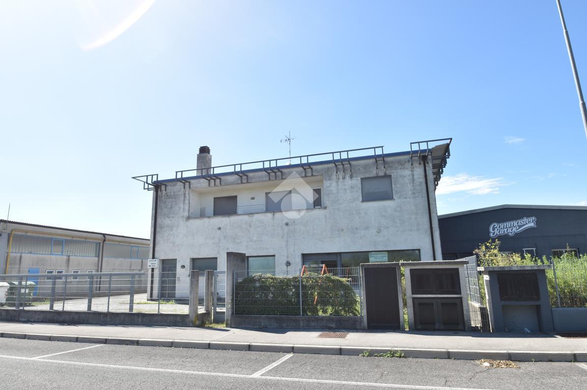 Capannone in vendita a Gorizia