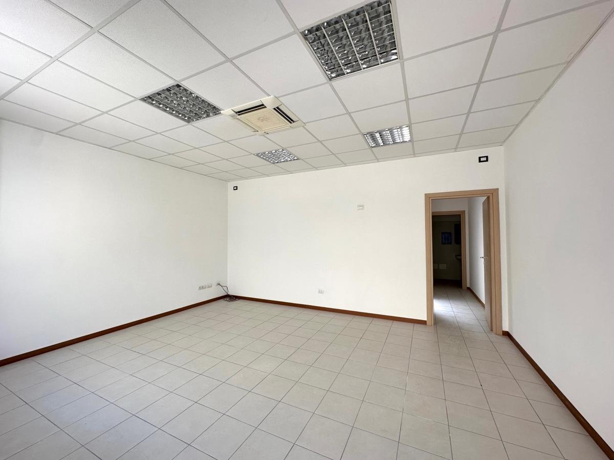 Ufficio in affitto a Bastia Umbra
