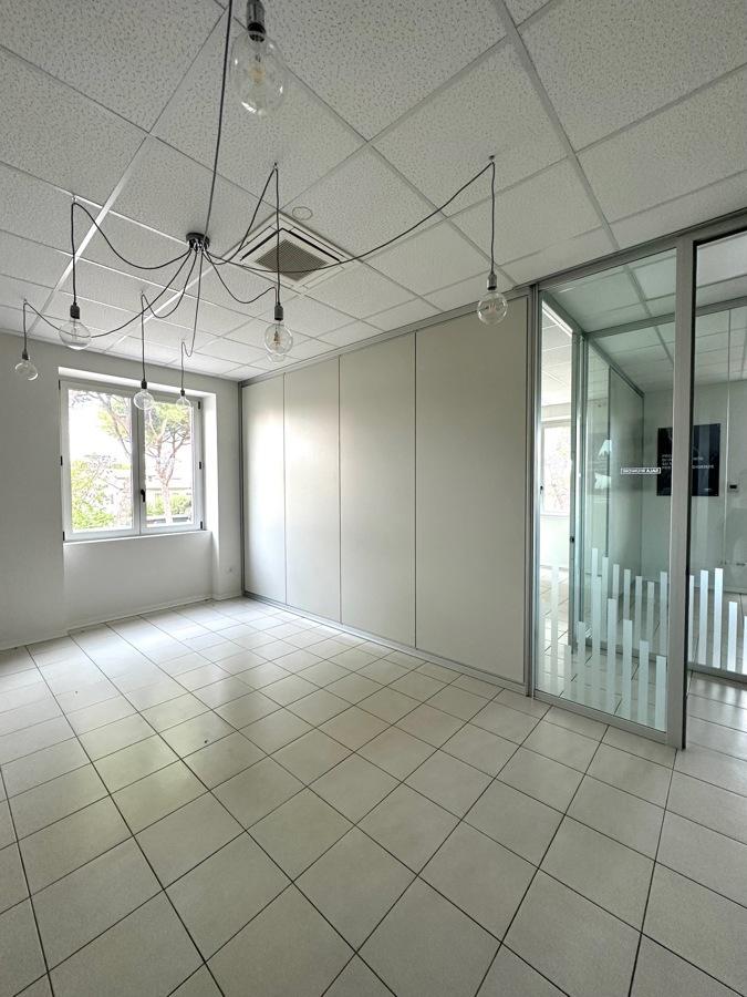 Ufficio in affitto a Bastia Umbra