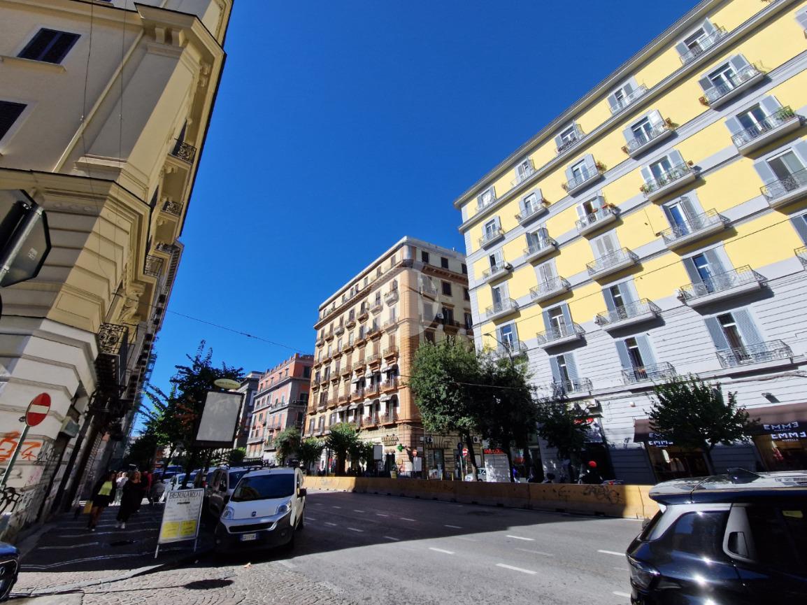 Negozio in affitto a Napoli