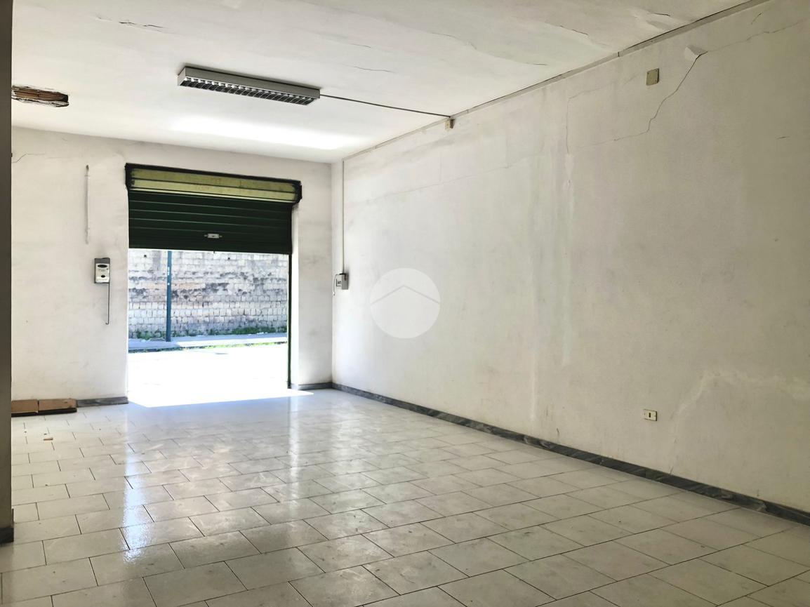 Negozio in affitto a Napoli