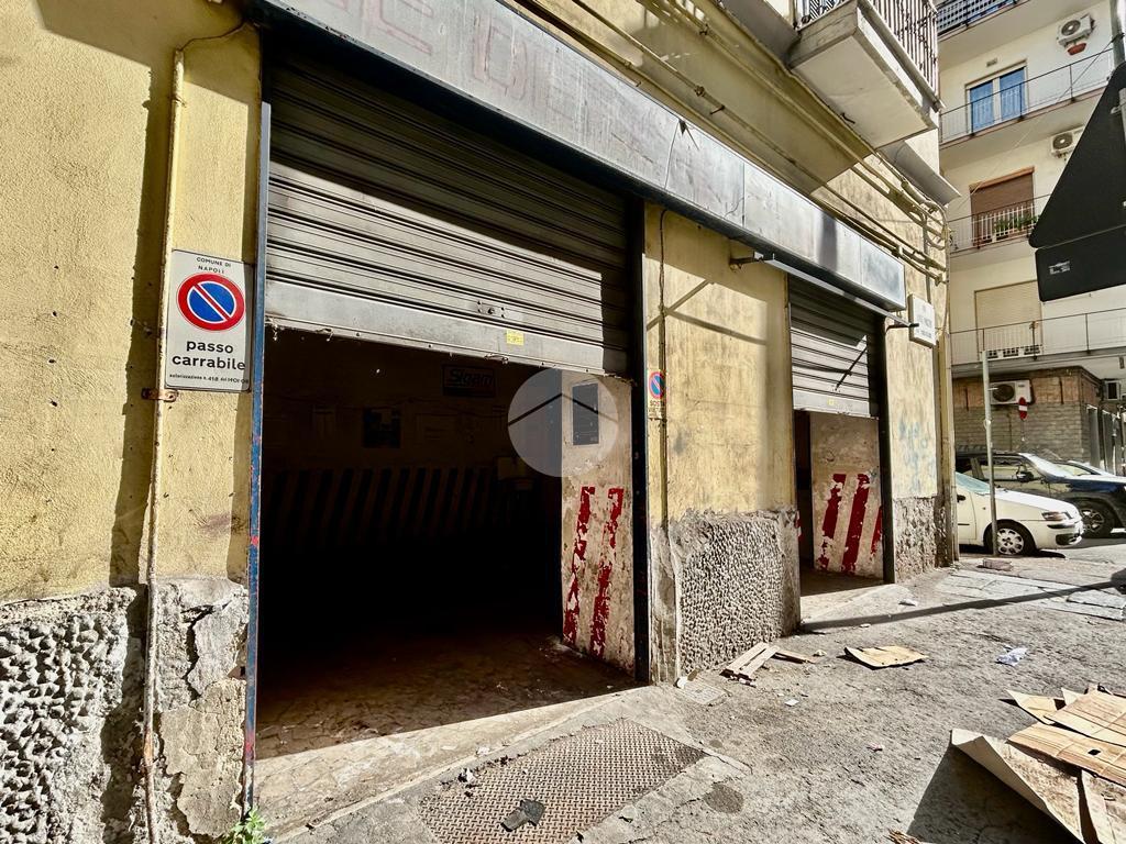 Negozio in vendita a Napoli