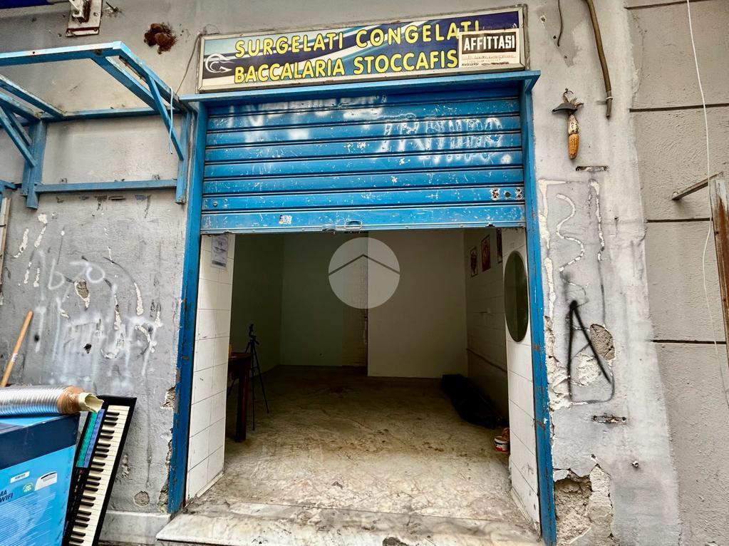 Negozio in affitto a Napoli
