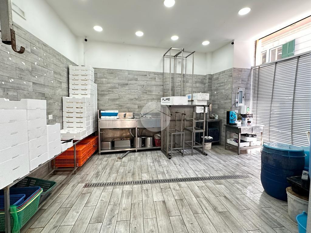 Negozio in vendita a Napoli