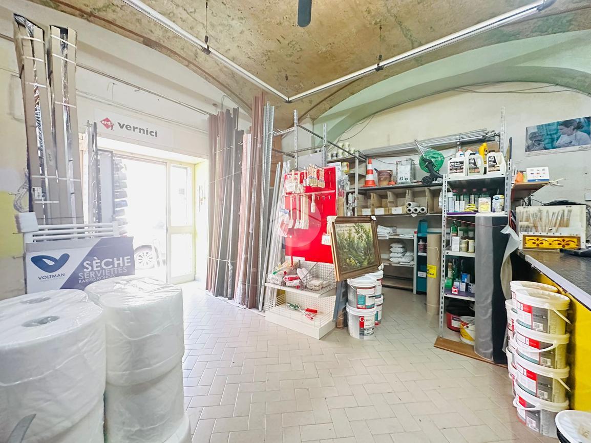 Negozio in affitto a Napoli