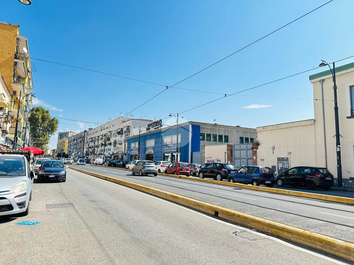 Negozio in affitto a Napoli