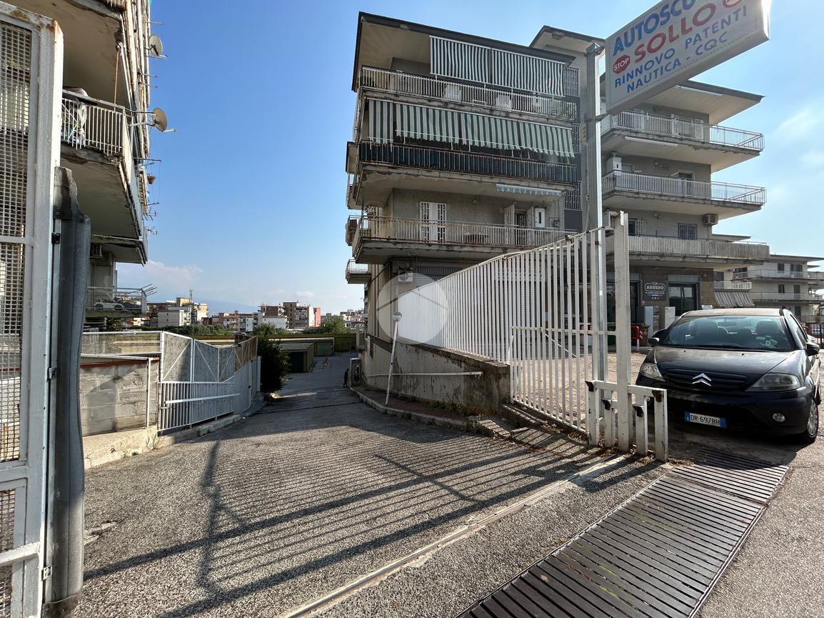 Negozio in affitto a Napoli