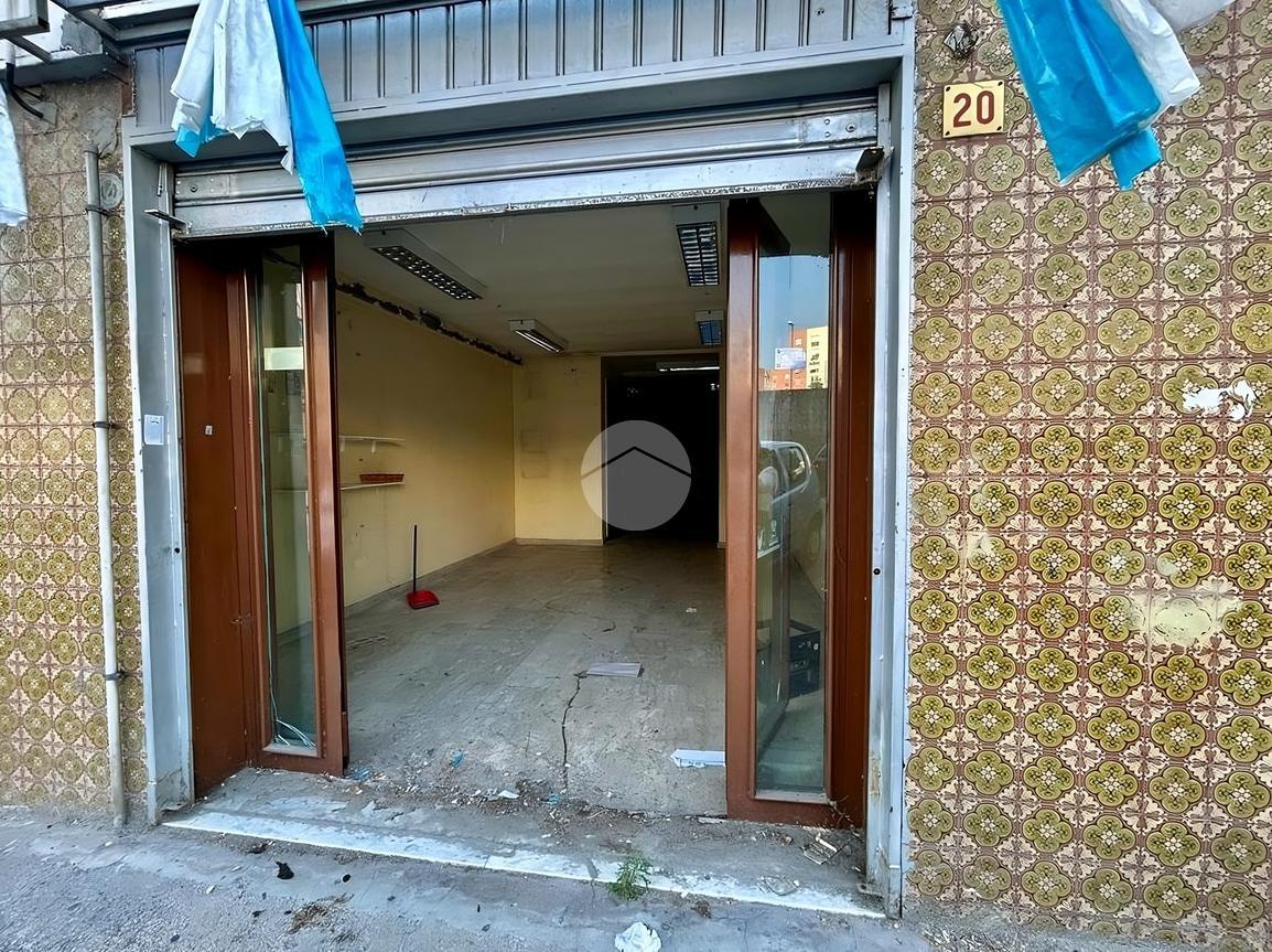 Negozio in affitto a Napoli