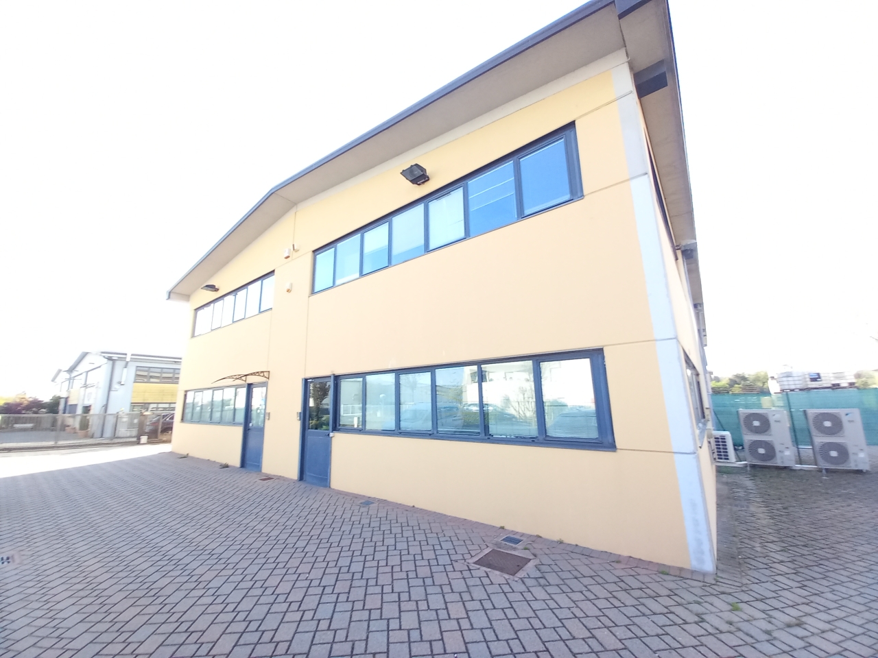 Negozio in affitto a Merate