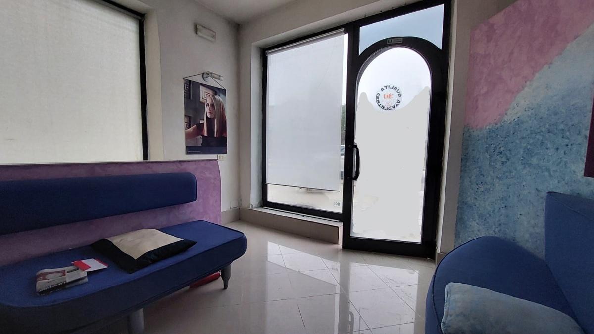 Negozio in vendita a Jesi