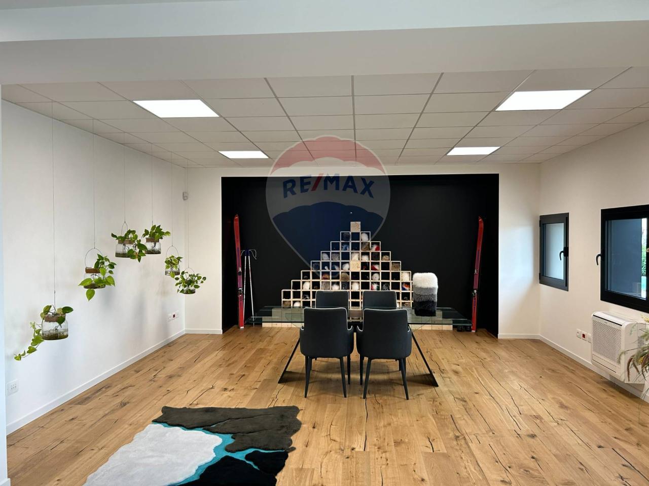 Showroom in vendita a Castelfranco Veneto