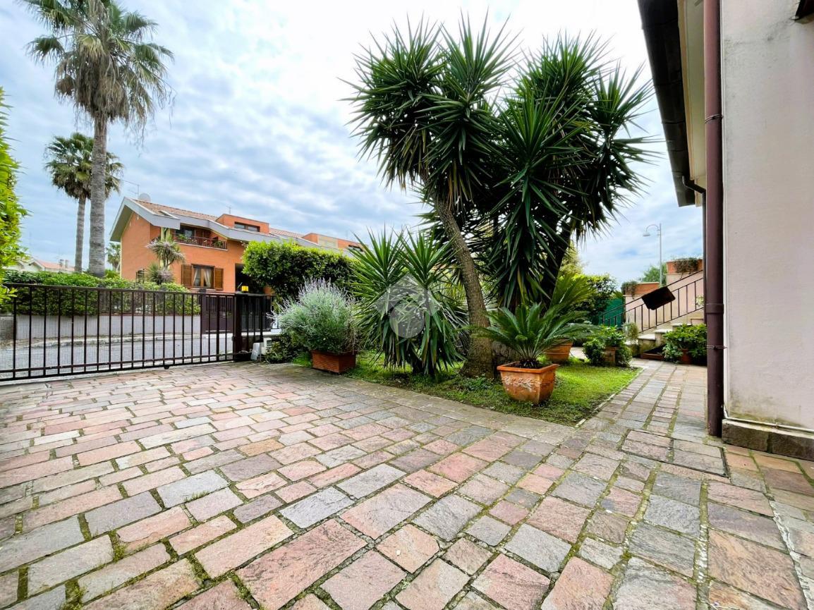 Casa indipendente in vendita a Cisterna Di Latina