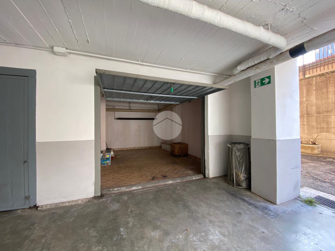 Box in vendita a Garbagnate Milanese
