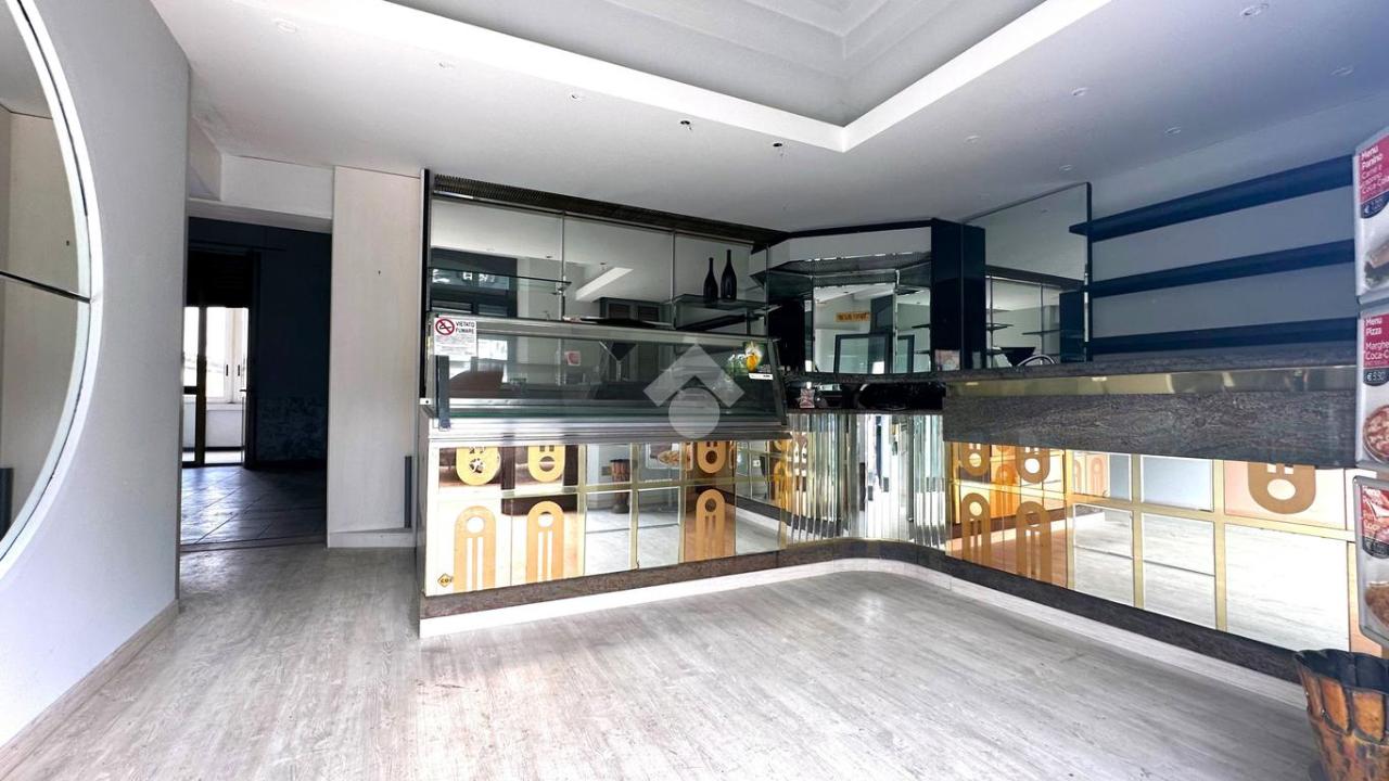 Negozio in vendita a Tortona