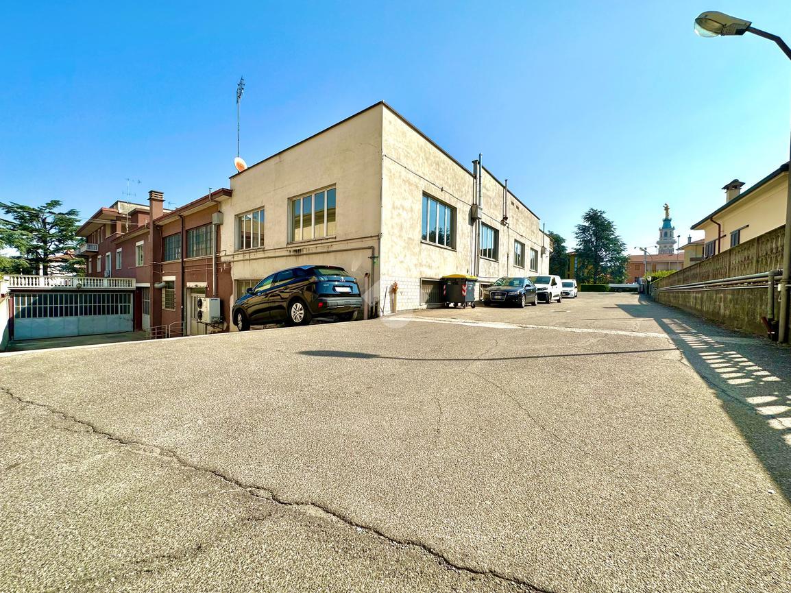Magazzino in vendita a Tortona