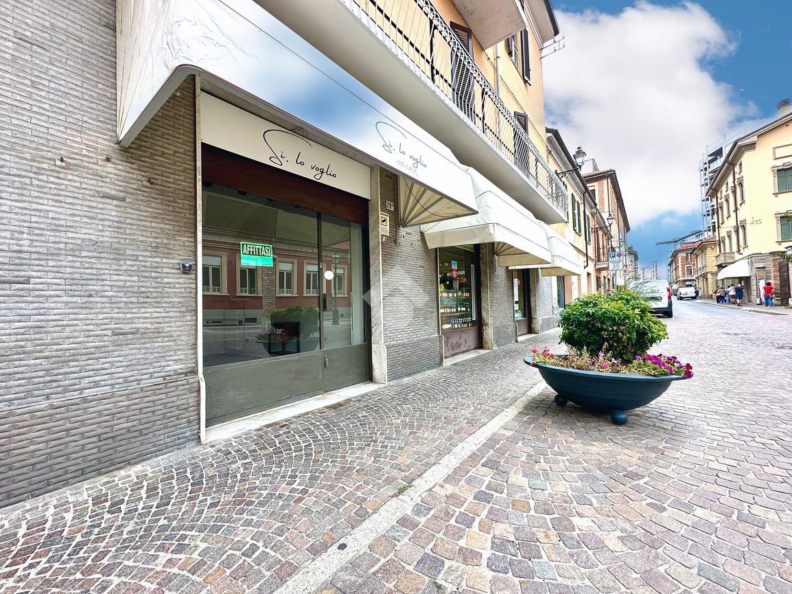 Negozio in affitto a Tortona