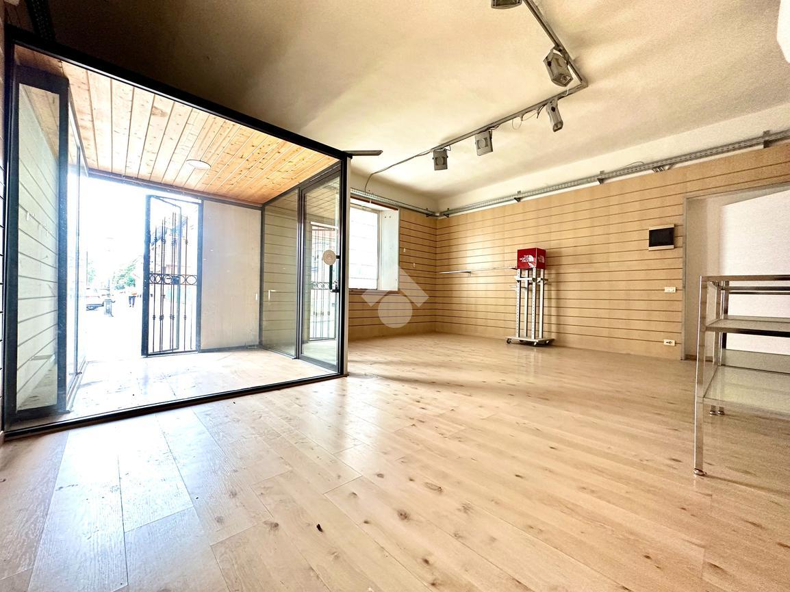 Negozio in affitto a Tortona