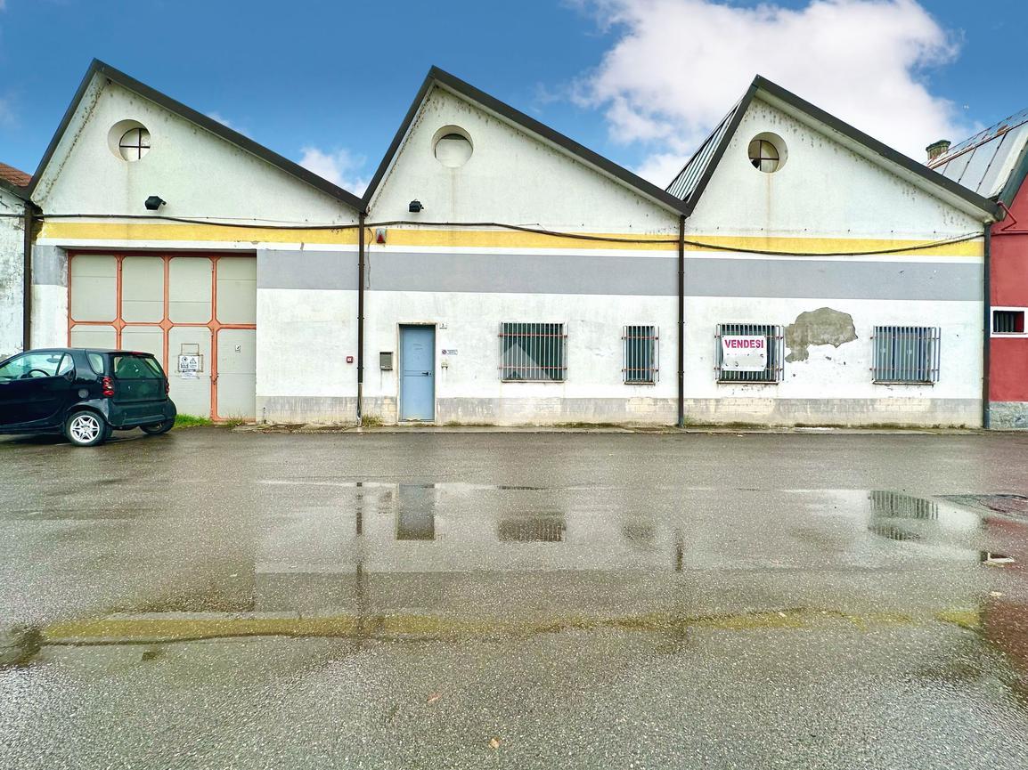 Capannone in vendita a Ovada