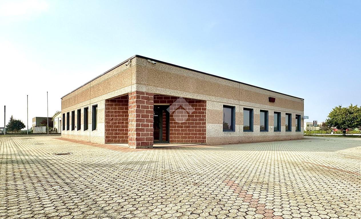 Capannone in vendita a Basaluzzo