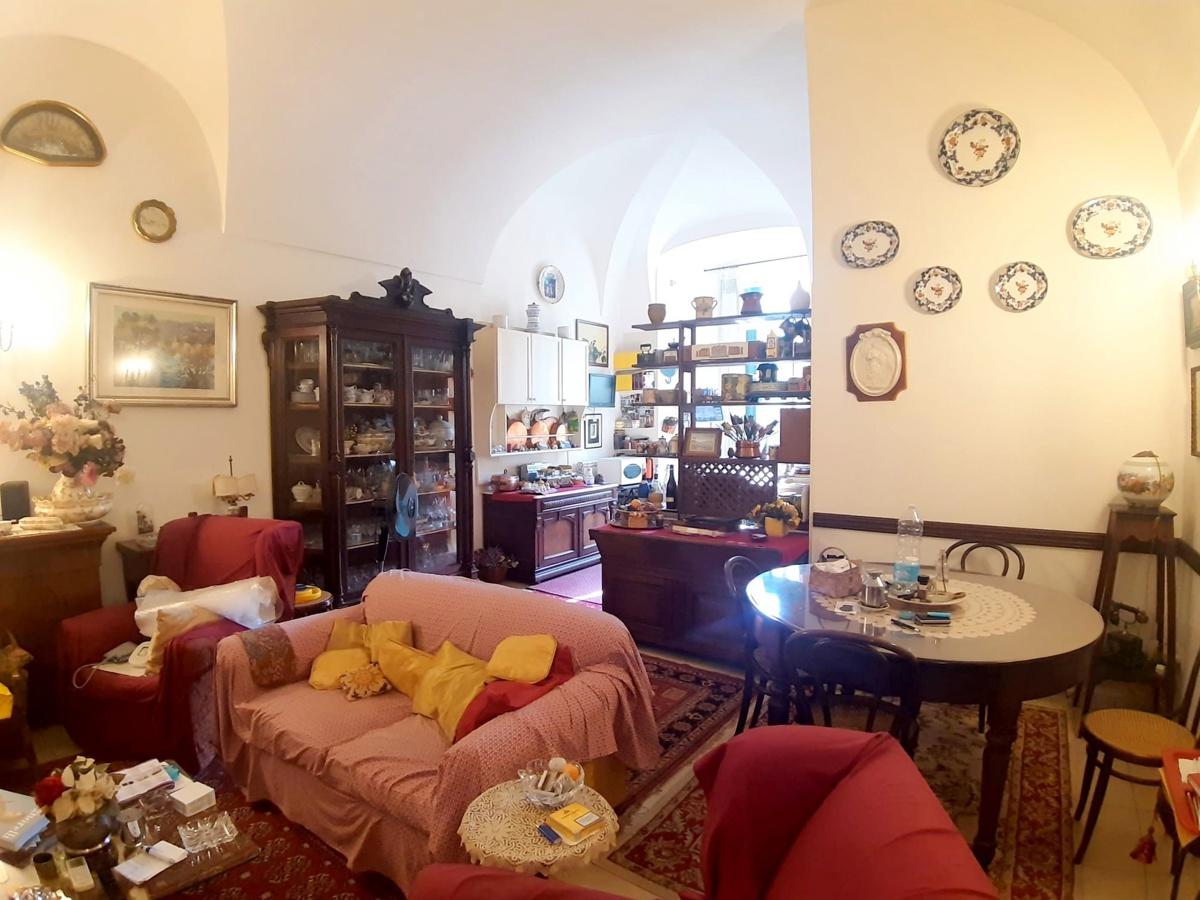 Appartamento in vendita a Napoli