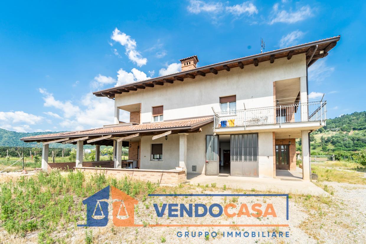 Villa in vendita a Busca
