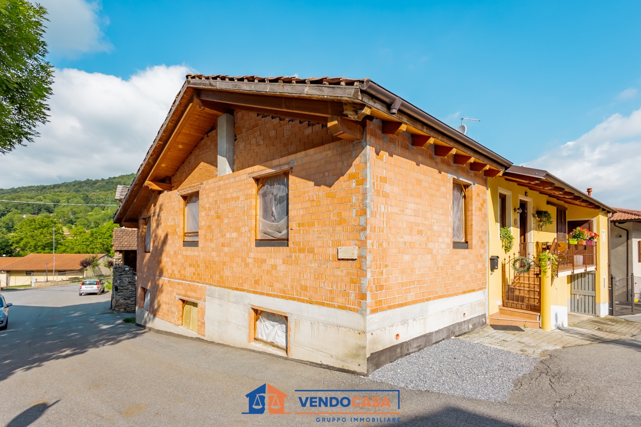 Casa indipendente in vendita a Rossana