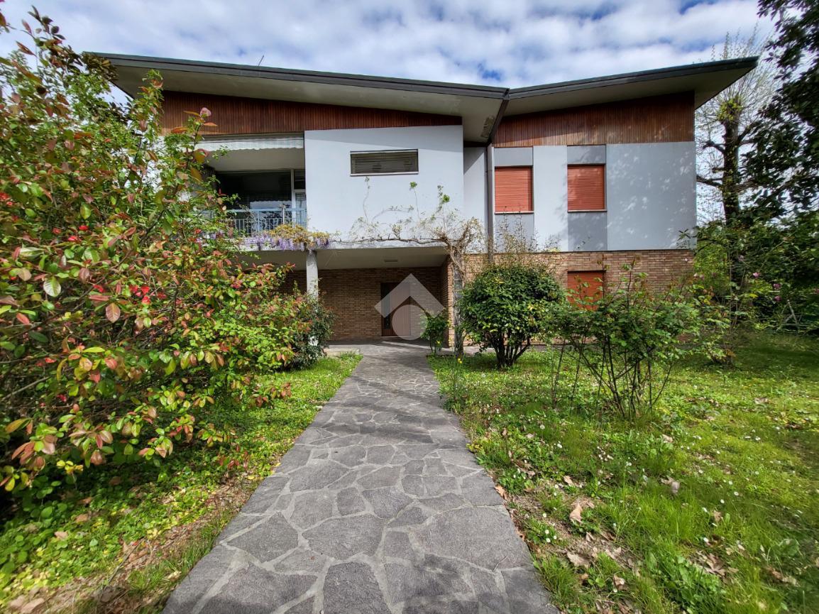 Villa in vendita a Russi