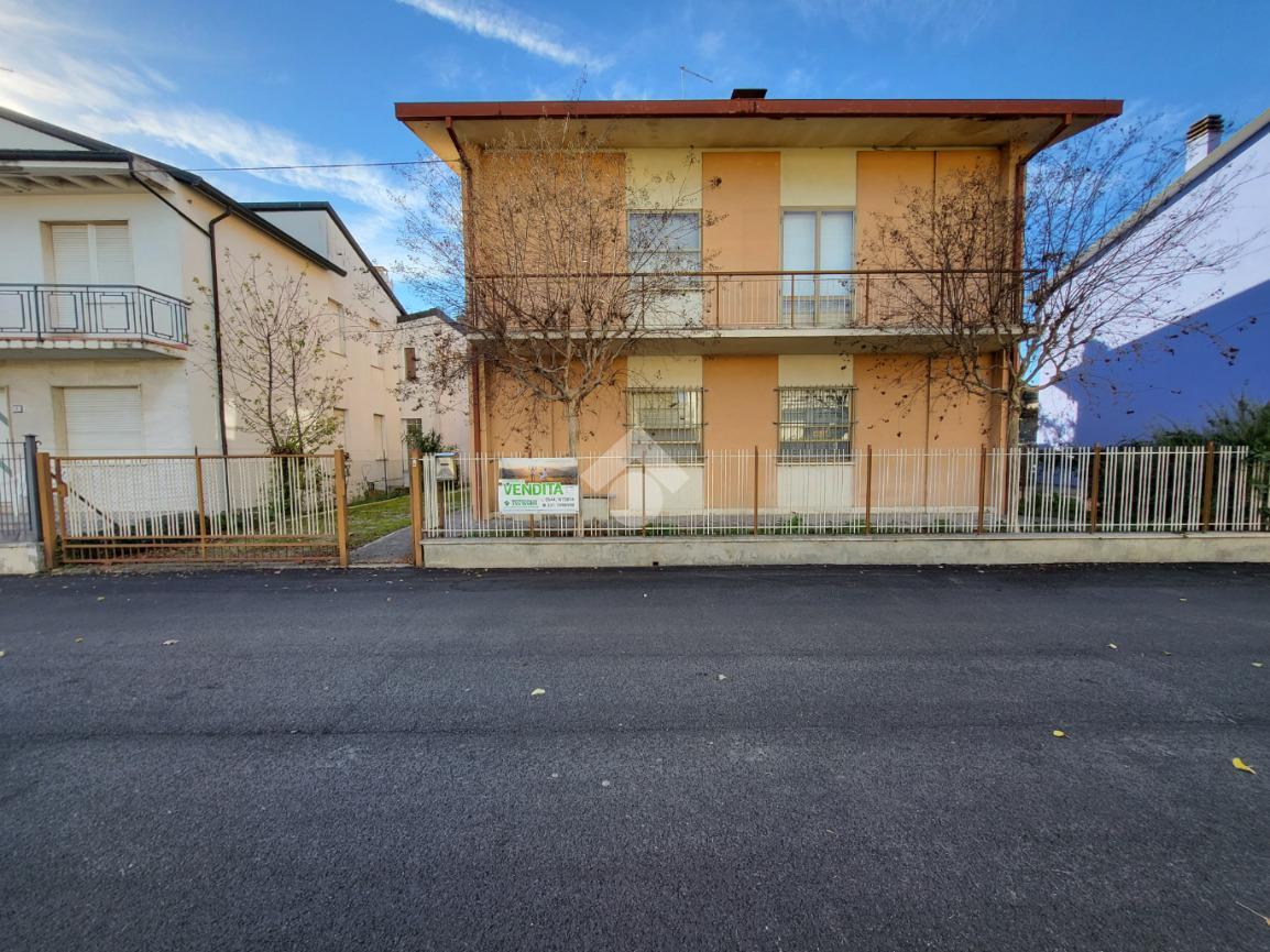 Villa in vendita a Russi