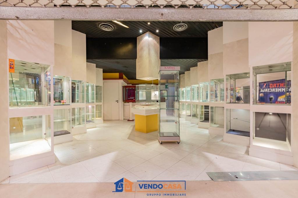 Negozio in affitto a Borgo San Dalmazzo