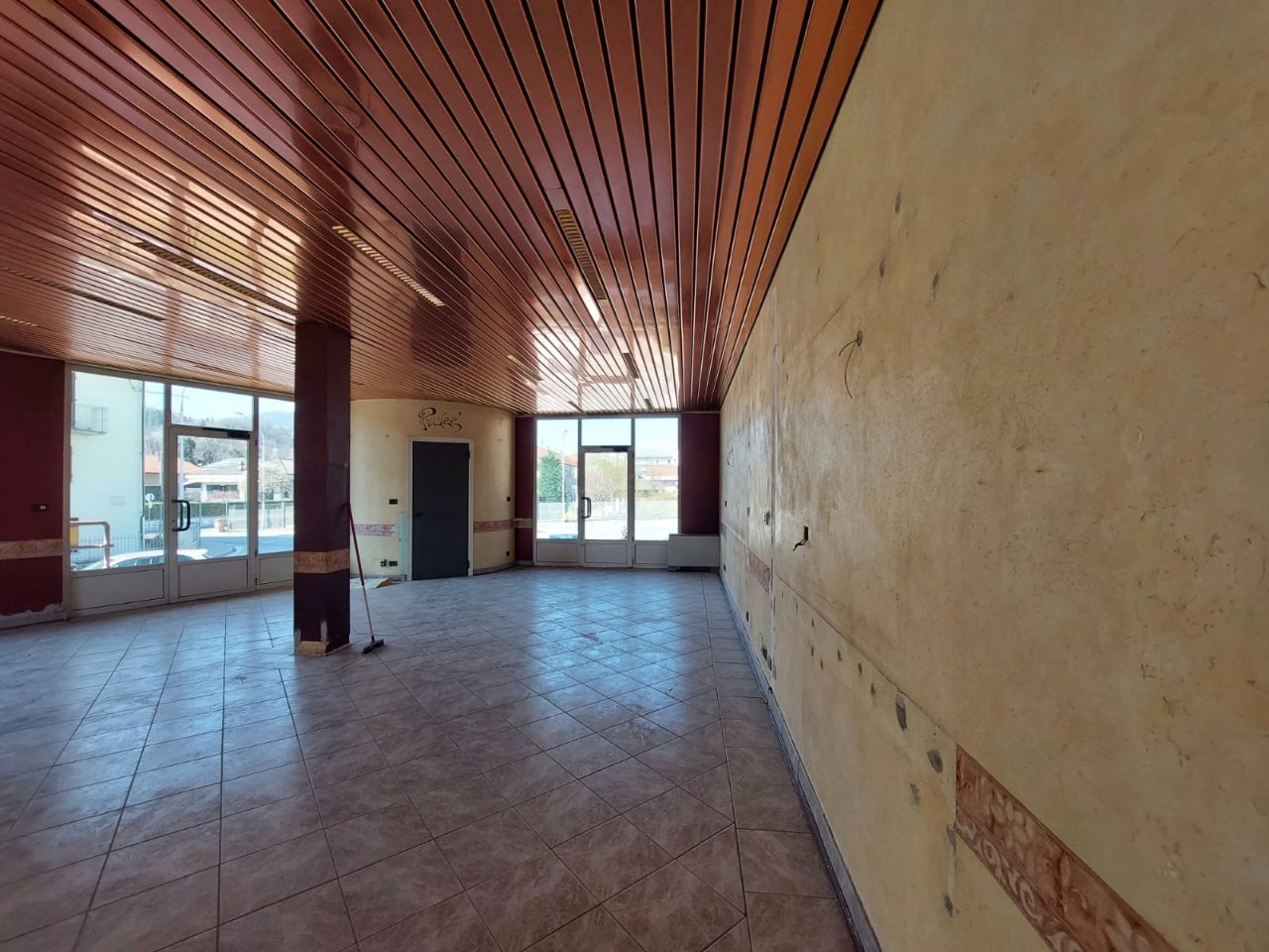 Negozio in affitto a Borgo San Dalmazzo