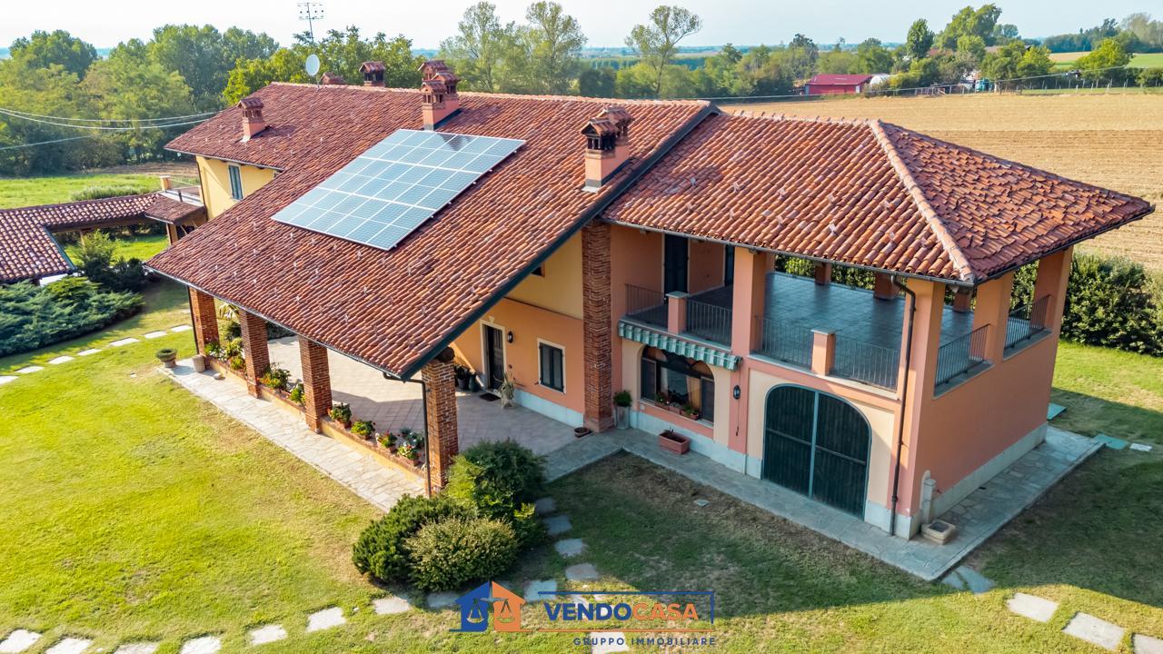 Villa in della Creusa 79, Fossano