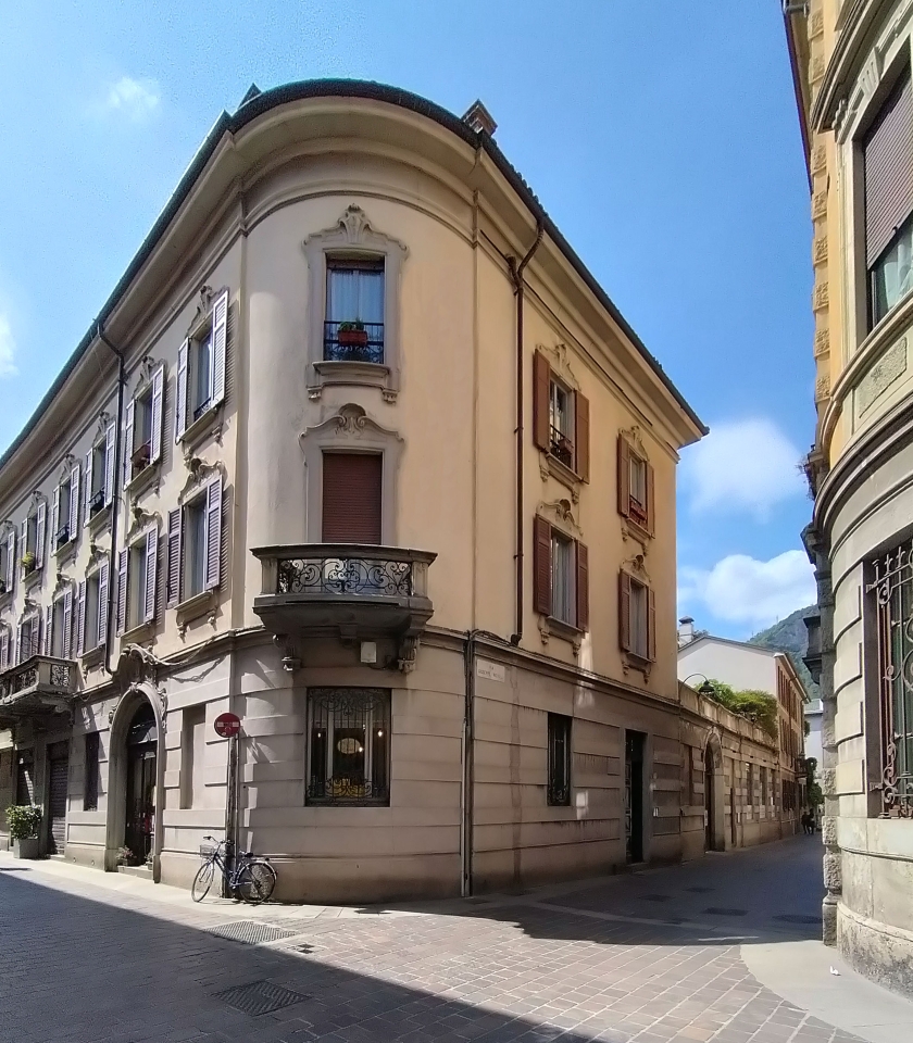 Locale commerciale in vendita a Como