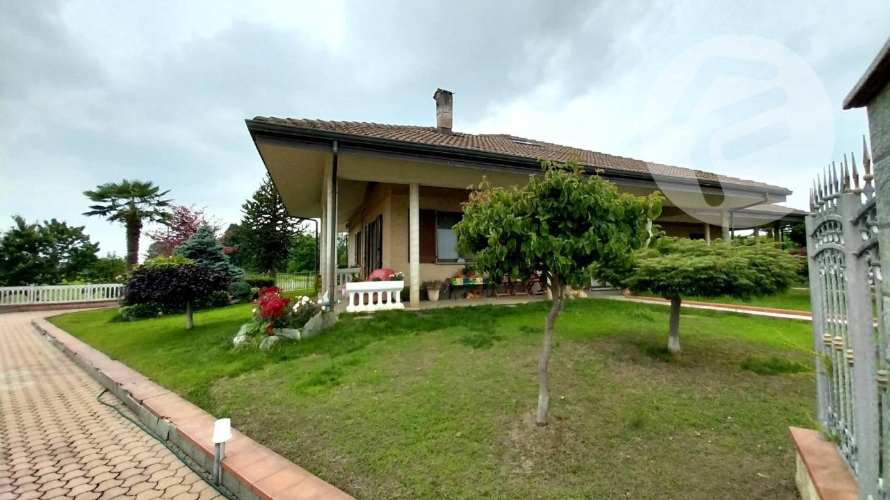 Villa in vendita a La Loggia