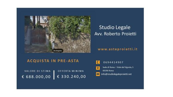 Villa bifamiliare in vendita a Roma