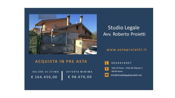 Villa bifamiliare in vendita a Roma