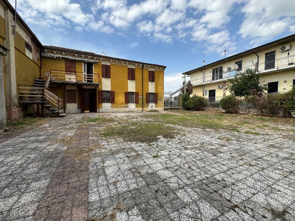 Palazzina commerciale in vendita a Trevenzuolo