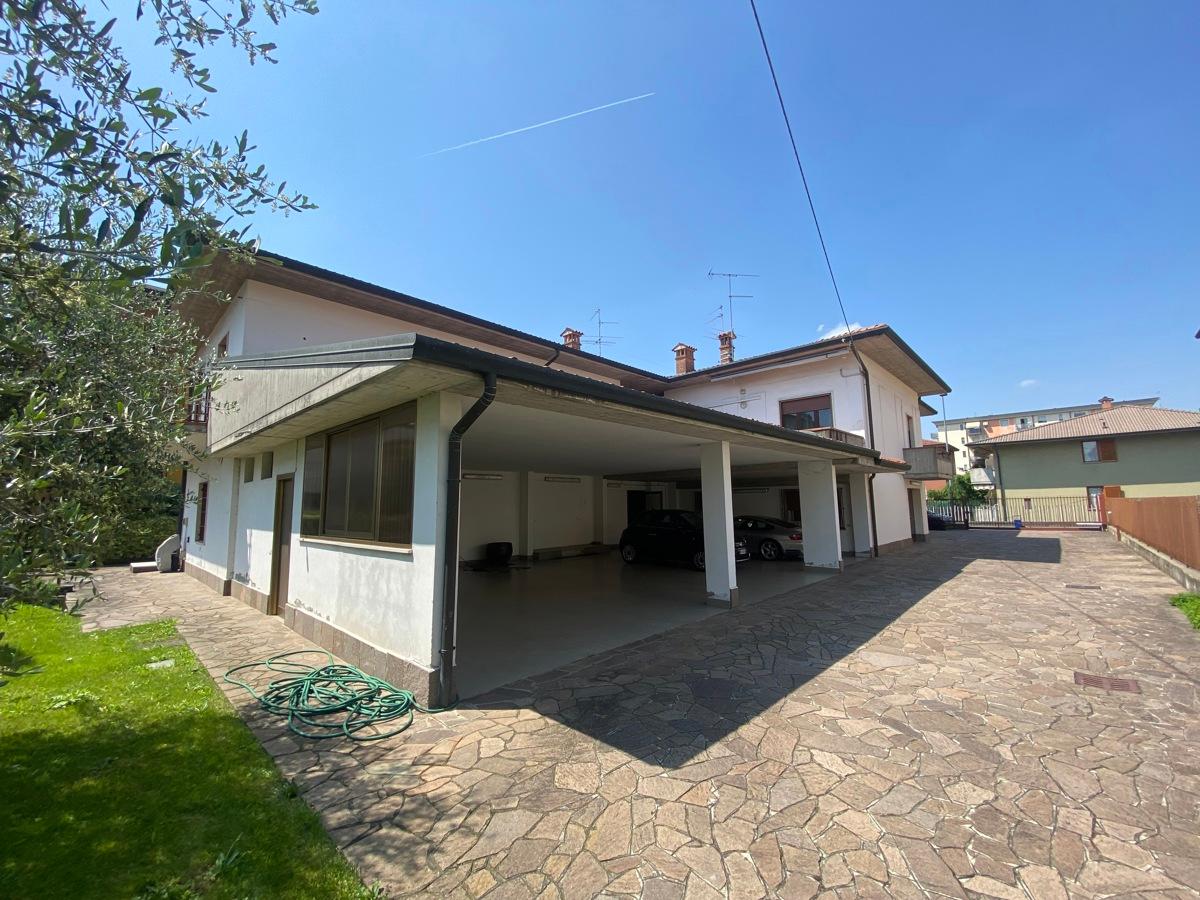 Villa in vendita a Seriate
