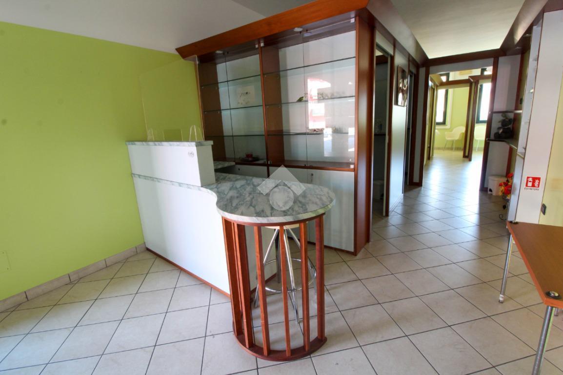 Negozio in affitto a Settala