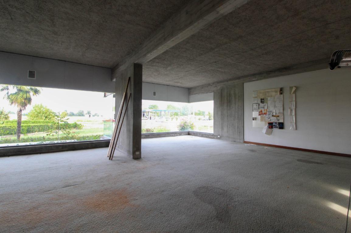 Capannone in vendita a Zelo Buon Persico