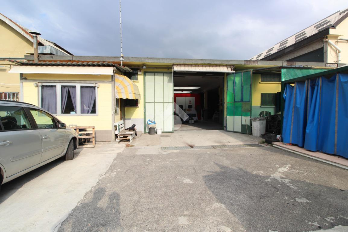 Capannone in vendita a Dresano