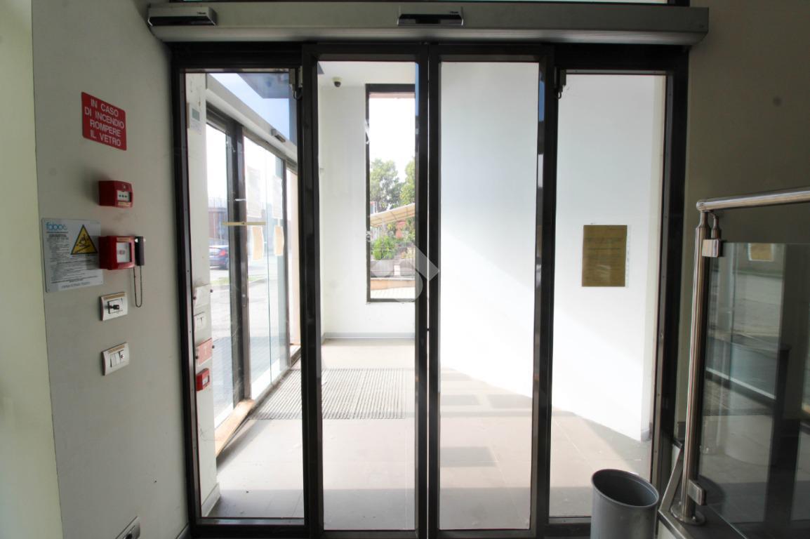 Negozio in vendita a Peschiera Borromeo