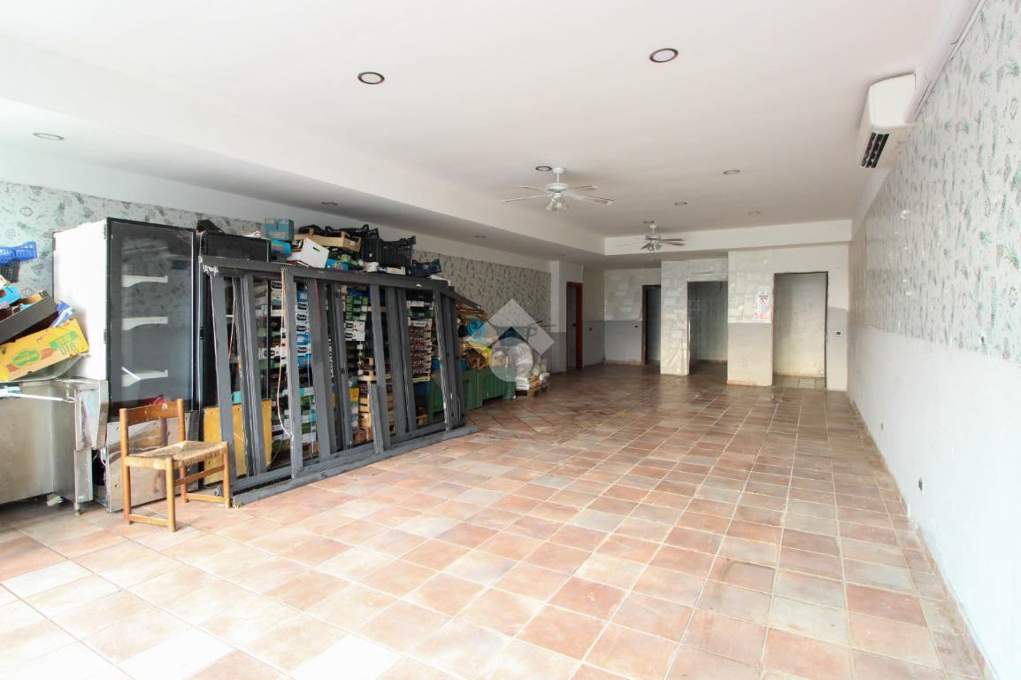 Negozio in affitto a Spino D'Adda