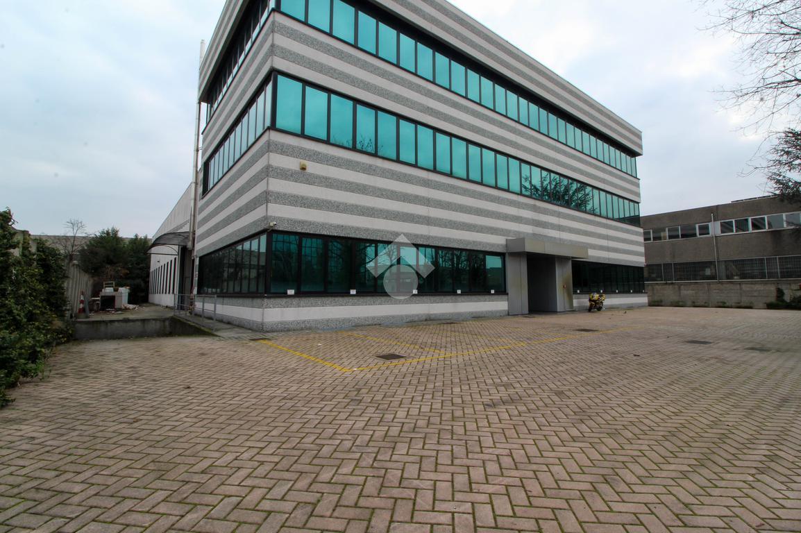 Capannone in affitto a Peschiera Borromeo