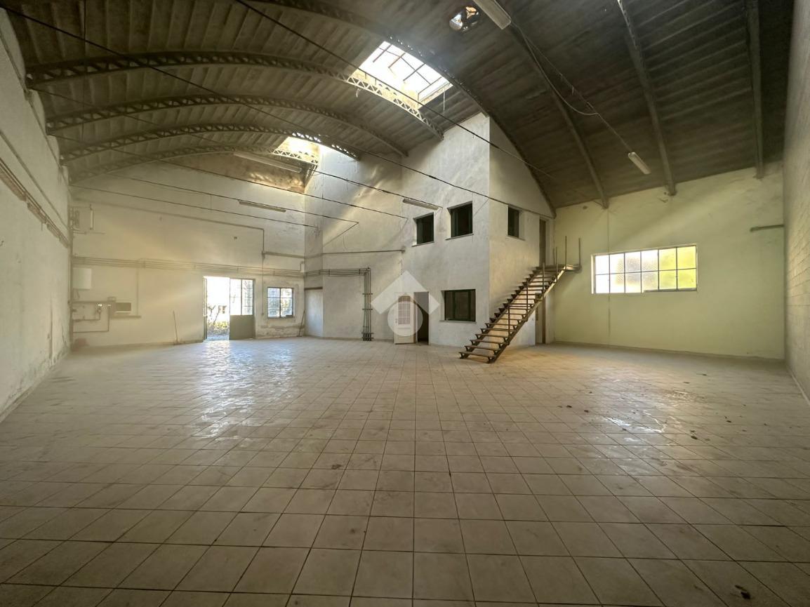 Capannone in vendita a Voghera