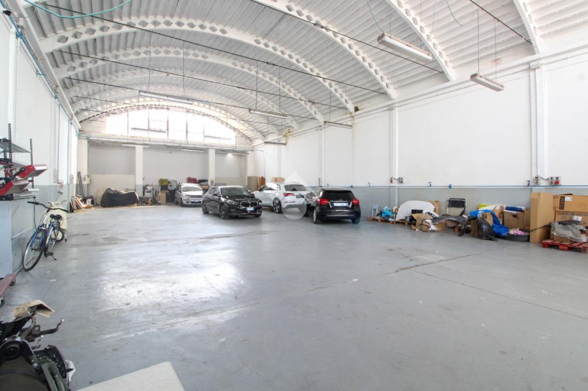 Capannone in vendita a Vizzolo Predabissi